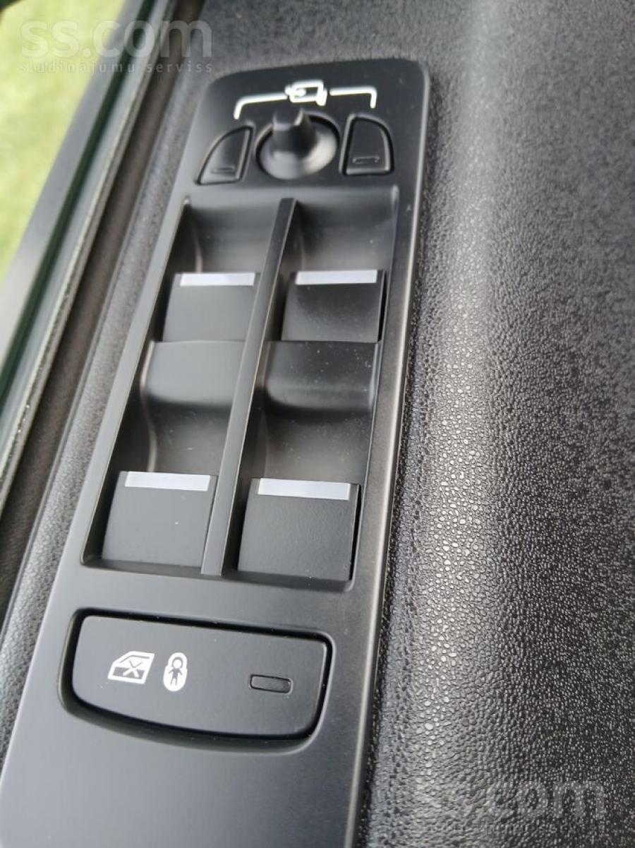 Melns Land Rover Discovery Sport 2018 Daugavpils, ar dzinēja tilpumu 2.00 L un nobraukumu 155 tūkst. km par 9700 €, foto 19 vietnē AUTOMOTO.COM.LV