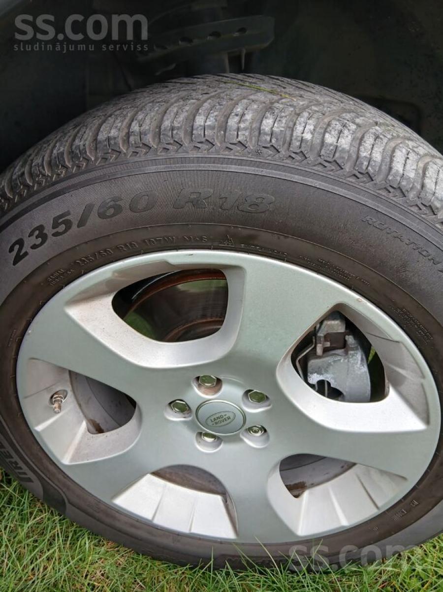 Melns Land Rover Discovery Sport 2018 Daugavpils, ar dzinēja tilpumu 2.00 L un nobraukumu 155 tūkst. km par 9700 €, foto 23 vietnē AUTOMOTO.COM.LV