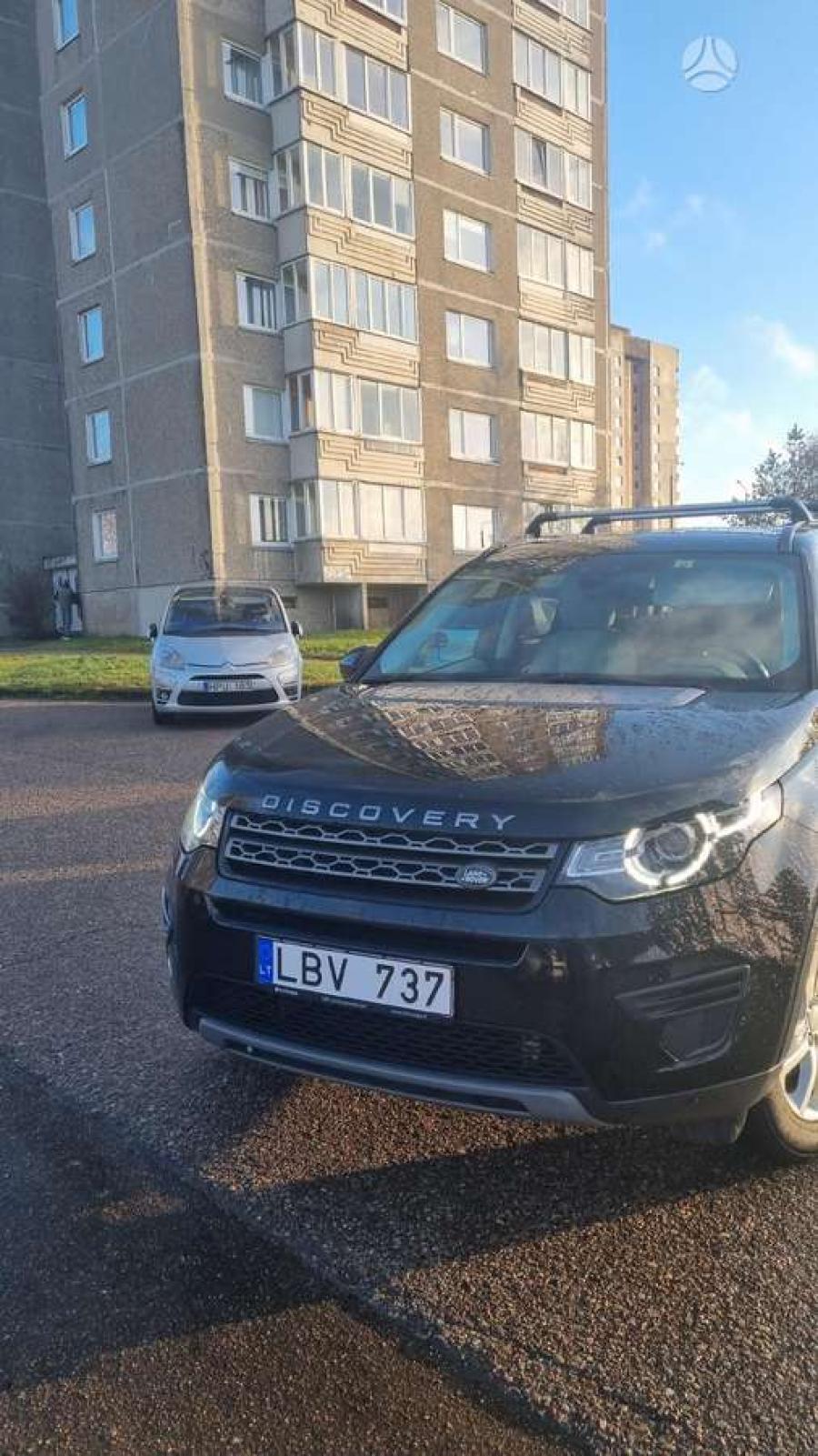 Black Land Rover Discovery Sport 2019 in Vilnius, with an engine capacity of 2.00 L and mileage of 85 thousand km for 19500 €, photo 7 on AUTOMOTO.COM.LV