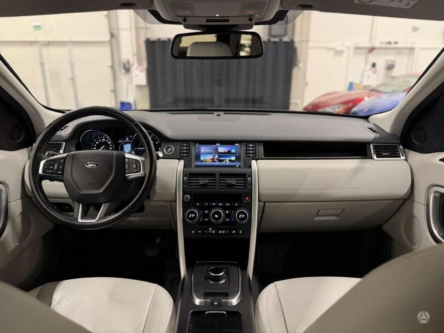 Black Land Rover Discovery Sport 2019 in Vilnius, with an engine capacity of 2.00 L and mileage of 88 thousand km for 20500 €, photo 15 on AUTOMOTO.COM.LV