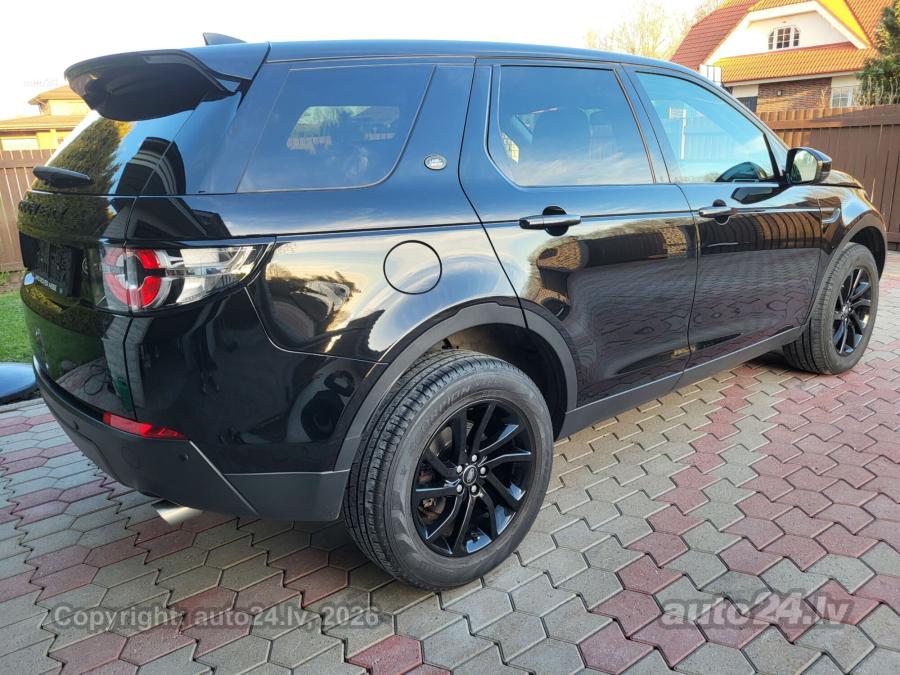Black Land Rover Discovery Sport 2019 in Tallinn, with an engine capacity of 2.00 L and mileage of 158 thousand km for 14999 €, photo 3 on AUTOMOTO.COM.LV