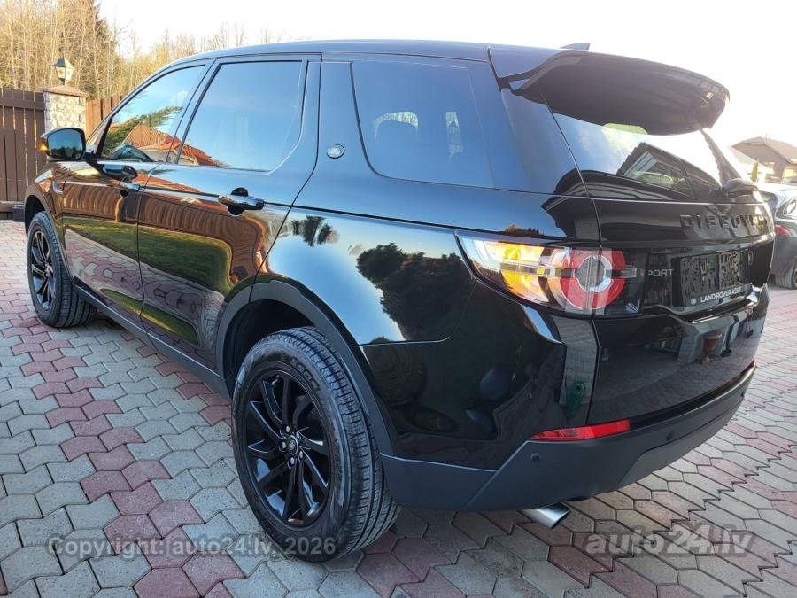 Black Land Rover Discovery Sport 2019 in Tallinn, with an engine capacity of 2.00 L and mileage of 158 thousand km for 14999 €, photo 5 on AUTOMOTO.COM.LV