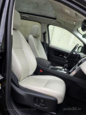 Black Land Rover Discovery Sport 2019 in Viljandi, with an engine capacity of 2.00 L and mileage of 86 thousand km for 23800 €, photo 19 on AUTOMOTO.COM.LV