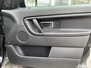 Black Land Rover Discovery Sport 2019 in Avizieniai, with an engine capacity of 2.00 L and mileage of 193 thousand km for 11900 €, photo 5 on AUTOMOTO.COM.LV