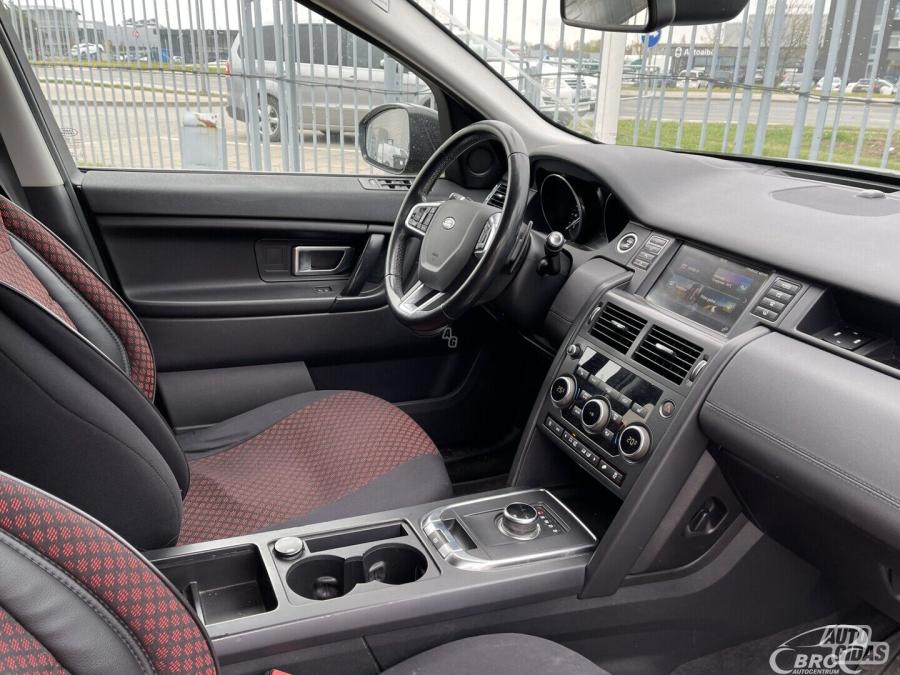 Black Land Rover Discovery Sport 2019 in Avizieniai, with an engine capacity of 2.00 L and mileage of 193 thousand km for 11900 €, photo 6 on AUTOMOTO.COM.LV