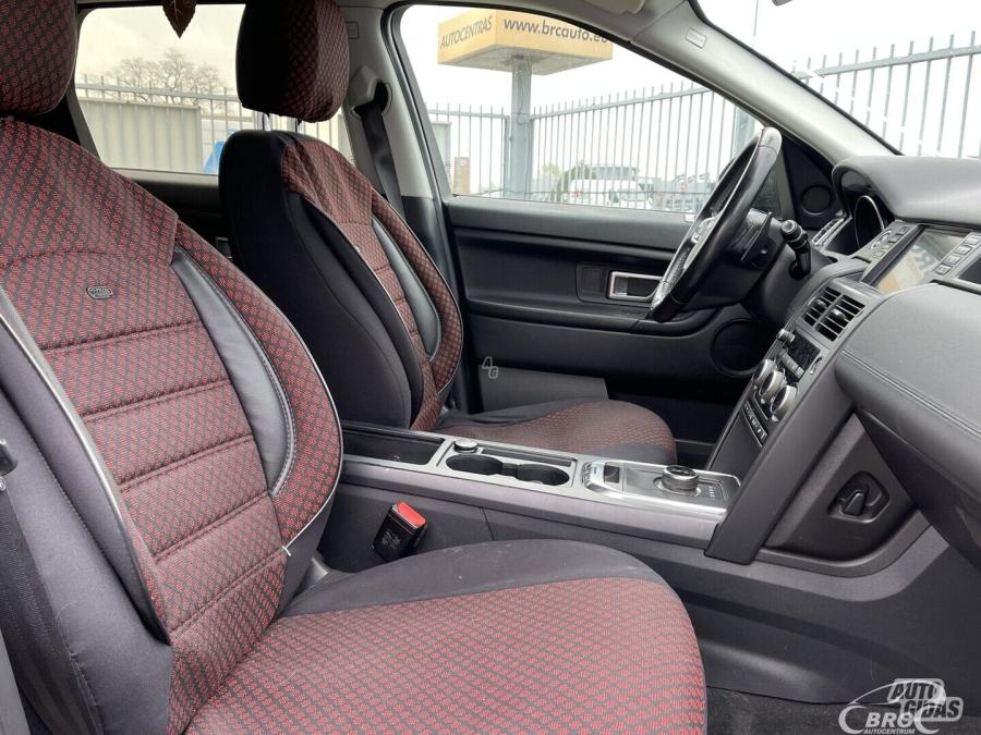 Black Land Rover Discovery Sport 2019 in Avizieniai, with an engine capacity of 2.00 L and mileage of 193 thousand km for 11900 €, photo 7 on AUTOMOTO.COM.LV