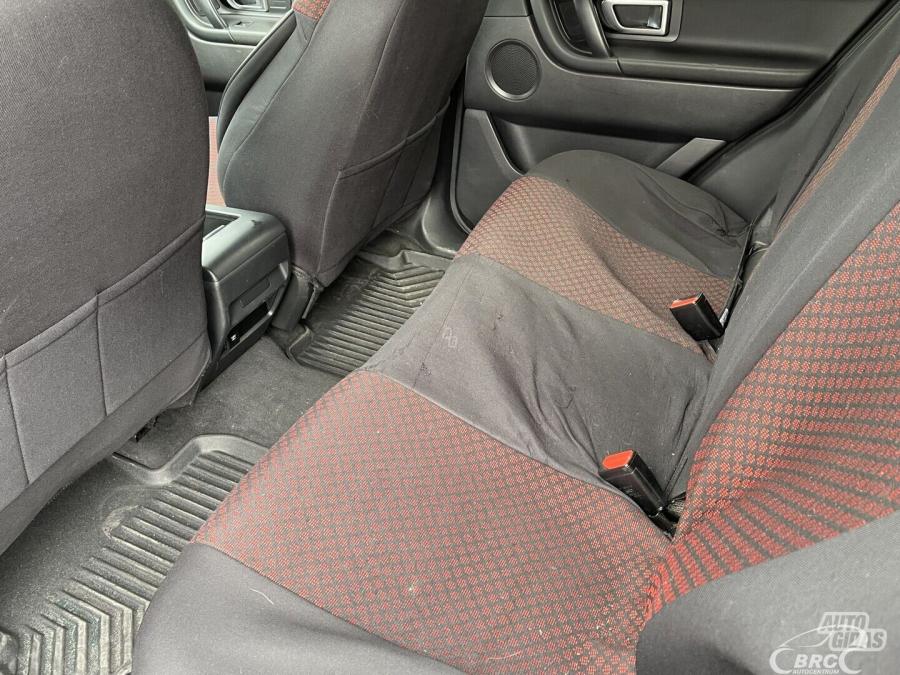 Black Land Rover Discovery Sport 2019 in Avizieniai, with an engine capacity of 2.00 L and mileage of 193 thousand km for 11900 €, photo 13 on AUTOMOTO.COM.LV