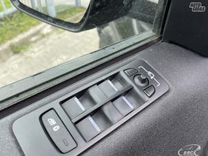 Black Land Rover Discovery Sport 2019 in Avizieniai, with an engine capacity of 2.00 L and mileage of 193 thousand km for 11900 €, photo 16 on AUTOMOTO.COM.LV