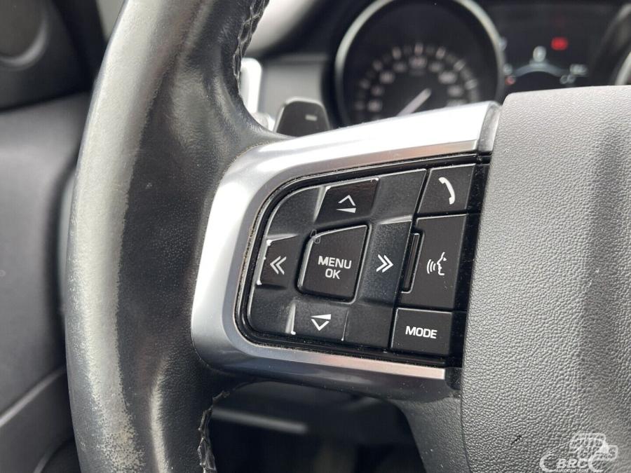 Black Land Rover Discovery Sport 2019 in Avizieniai, with an engine capacity of 2.00 L and mileage of 193 thousand km for 11900 €, photo 21 on AUTOMOTO.COM.LV