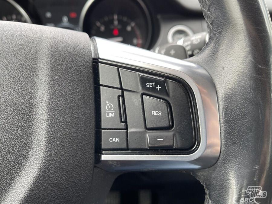 Black Land Rover Discovery Sport 2019 in Avizieniai, with an engine capacity of 2.00 L and mileage of 193 thousand km for 11900 €, photo 22 on AUTOMOTO.COM.LV