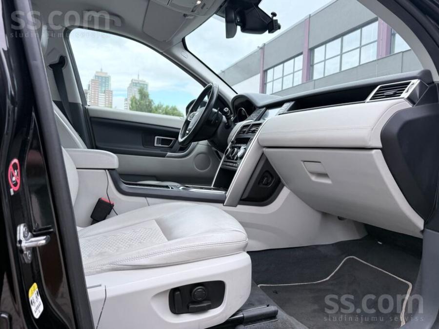 Melns Land Rover Discovery Sport 2019 Rīga, ar dzinēja tilpumu 2.00 L un nobraukumu 112 tūkst. km par 9500 €, foto 14 vietnē AUTOMOTO.COM.LV