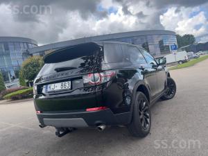 Black Land Rover Discovery Sport 2019 in Riga, with an engine capacity of 2.00 L and mileage of 201 thousand km for 12990 €, photo 4 on AUTOMOTO.COM.LV