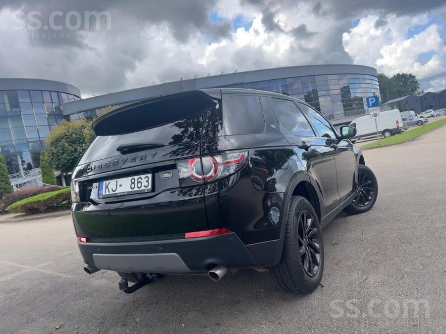 Black Land Rover Discovery Sport 2019 in Riga, with an engine capacity of 2.00 L and mileage of 201 thousand km for 12990 €, photo 4 on AUTOMOTO.COM.LV