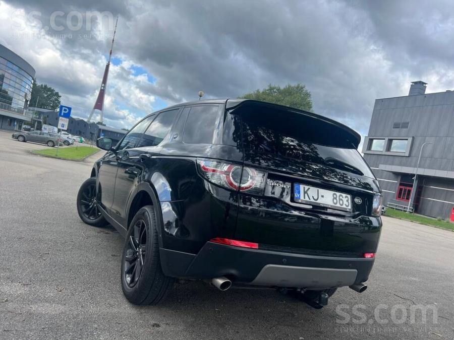 Black Land Rover Discovery Sport 2019 in Riga, with an engine capacity of 2.00 L and mileage of 201 thousand km for 12990 €, photo 5 on AUTOMOTO.COM.LV