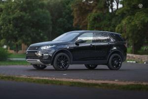 Black Land Rover Discovery Sport 2019 in Siauliai, with an engine capacity of 2.00 L and mileage of 103 thousand km for 14890 €, photo 3 on AUTOMOTO.COM.LV