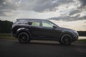 Black Land Rover Discovery Sport 2019 in Siauliai, with an engine capacity of 2.00 L and mileage of 103 thousand km for 14890 €, photo 4 on AUTOMOTO.COM.LV