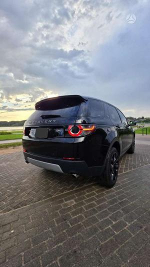 Black Land Rover Discovery Sport 2019 in Siauliai, with an engine capacity of 2.00 L and mileage of 103 thousand km for 14890 €, photo 5 on AUTOMOTO.COM.LV
