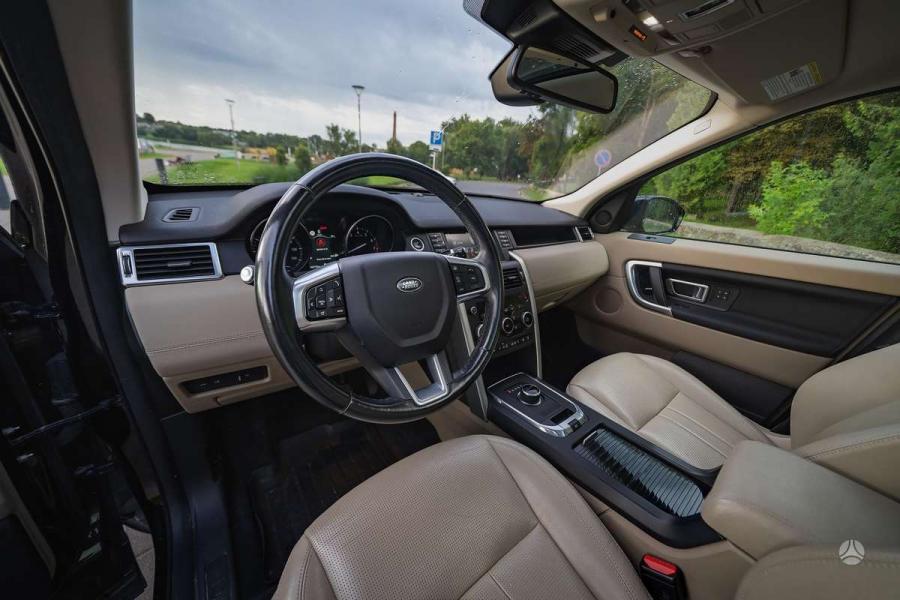 Black Land Rover Discovery Sport 2019 in Siauliai, with an engine capacity of 2.00 L and mileage of 103 thousand km for 14890 €, photo 6 on AUTOMOTO.COM.LV