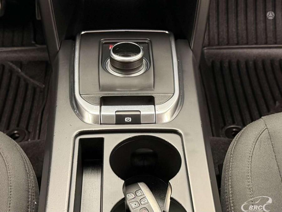 Black Land Rover Discovery Sport 2019 in Vilnius, with an engine capacity of 2.00 L and mileage of 193 thousand km for 9900 €, photo 19 on AUTOMOTO.COM.LV