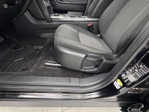 Black Land Rover Discovery Sport 2019 in Vilnius, with an engine capacity of 2.00 L and mileage of 193 thousand km for 9900 €, photo 23 on AUTOMOTO.COM.LV
