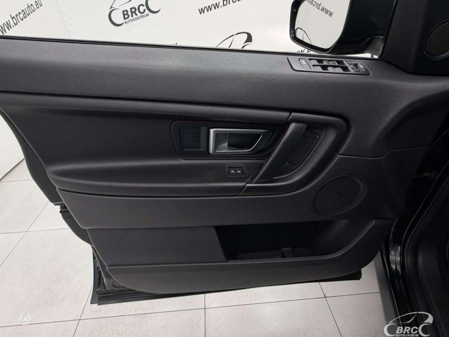 Black Land Rover Discovery Sport 2019 in Vilnius, with an engine capacity of 2.00 L and mileage of 193 thousand km for 8900 €, photo 21 on AUTOMOTO.COM.LV