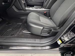 Black Land Rover Discovery Sport 2019 in Vilnius, with an engine capacity of 2.00 L and mileage of 193 thousand km for 8900 €, photo 23 on AUTOMOTO.COM.LV