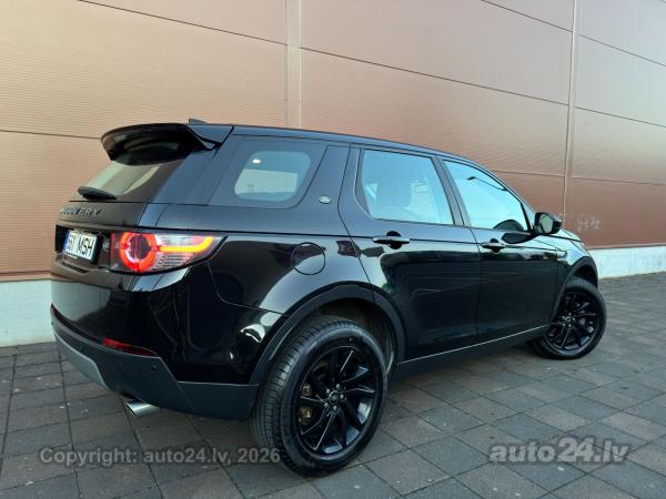 Melns Land Rover Discovery Sport 2019 Tallina, ar dzinēja tilpumu 2.00 L un nobraukumu 150 tūkst. km par 11990 €, foto 3 vietnē AUTOMOTO.COM.LV
