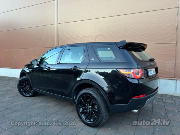 Melns Land Rover Discovery Sport 2019 Tallina, ar dzinēja tilpumu 2.00 L un nobraukumu 150 tūkst. km par 11990 €, foto 5 vietnē AUTOMOTO.COM.LV
