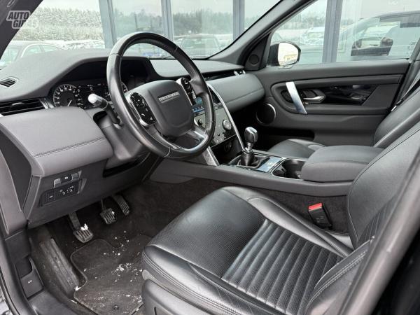 Black Land Rover Discovery Sport 2020 in Vilnius, with an engine capacity of 2.00 L and mileage of 130 thousand km for 14950 €, photo 8 on AUTOMOTO.COM.LV