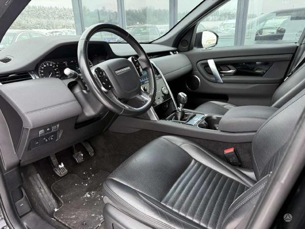 Black Land Rover Discovery Sport 2020 in Vilnius, with an engine capacity of 2.00 L and mileage of 130 thousand km for 14950 €, photo 8 on AUTOMOTO.COM.LV