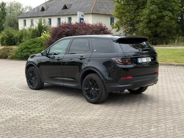 Black Land Rover Discovery Sport 2020 in Madona, with an engine capacity of 2.00 L and mileage of 80 thousand km for 19900 €, photo 3 on AUTOMOTO.COM.LV