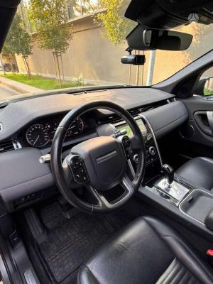 Melns Land Rover Discovery Sport 2020 Viļņa, ar dzinēja tilpumu 2.00 L un nobraukumu 87 tūkst. km par 20900 €, foto 7 vietnē AUTOMOTO.COM.LV