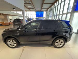 Black Land Rover Discovery Sport 2021 in Klaipeda, with an engine capacity of 2.00 L and mileage of 124 thousand km for 17900 €, photo 3 on AUTOMOTO.COM.LV