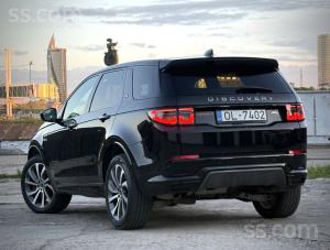 Black Land Rover Discovery Sport 2021 in Riga, with an engine capacity of 2.00 L and mileage of 166 thousand km for 26650 €, photo 4 on AUTOMOTO.COM.LV