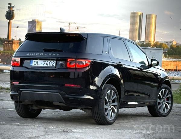Black Land Rover Discovery Sport 2021 in Riga, with an engine capacity of 2.00 L and mileage of 166 thousand km for 26650 €, photo 4 on AUTOMOTO.COM.LV
