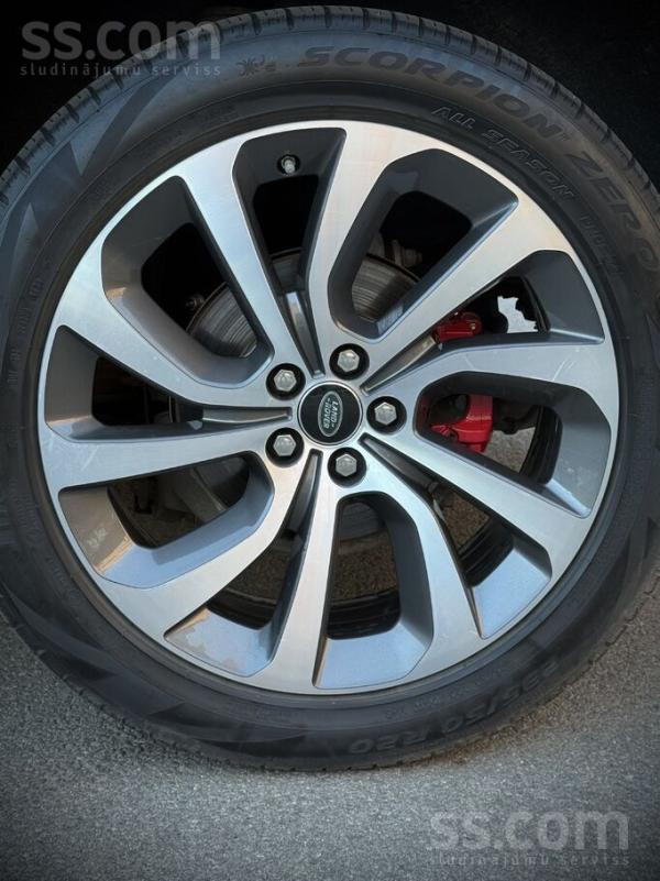 Black Land Rover Discovery Sport 2021 in Riga, with an engine capacity of 2.00 L and mileage of 166 thousand km for 26650 €, photo 8 on AUTOMOTO.COM.LV