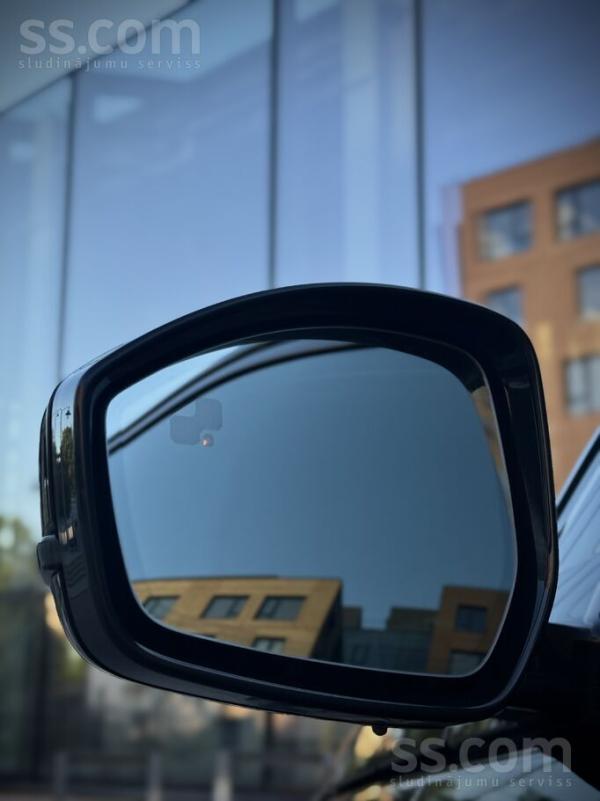 Black Land Rover Discovery Sport 2021 in Riga, with an engine capacity of 2.00 L and mileage of 166 thousand km for 26650 €, photo 9 on AUTOMOTO.COM.LV