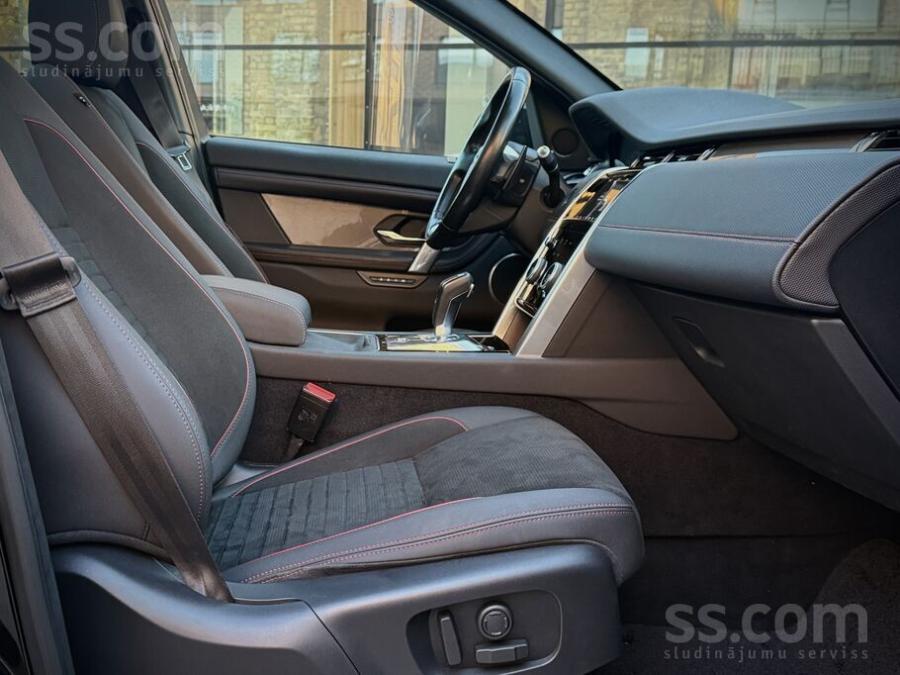 Black Land Rover Discovery Sport 2021 in Riga, with an engine capacity of 2.00 L and mileage of 166 thousand km for 26650 €, photo 14 on AUTOMOTO.COM.LV