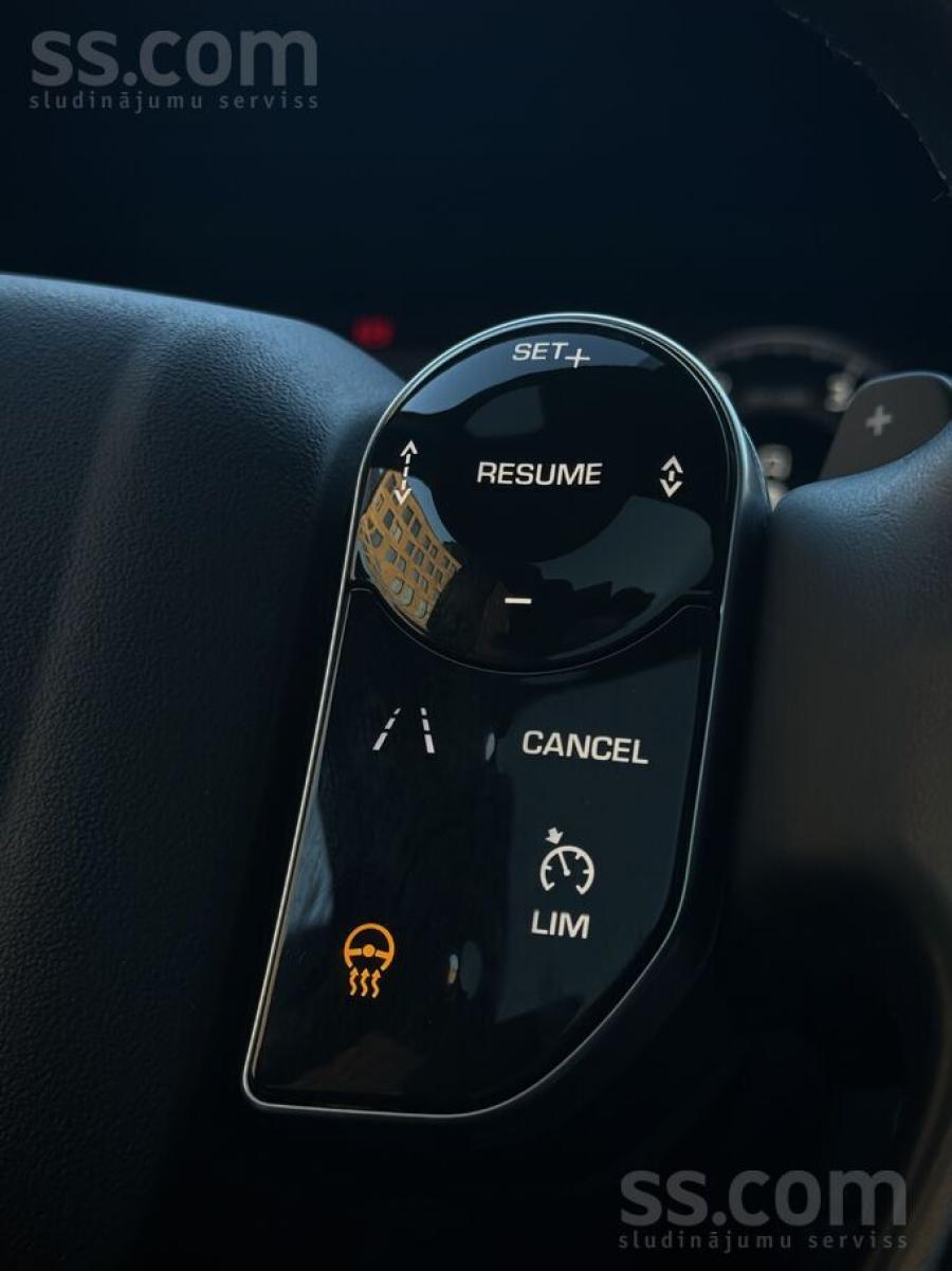Black Land Rover Discovery Sport 2021 in Riga, with an engine capacity of 2.00 L and mileage of 166 thousand km for 26650 €, photo 19 on AUTOMOTO.COM.LV