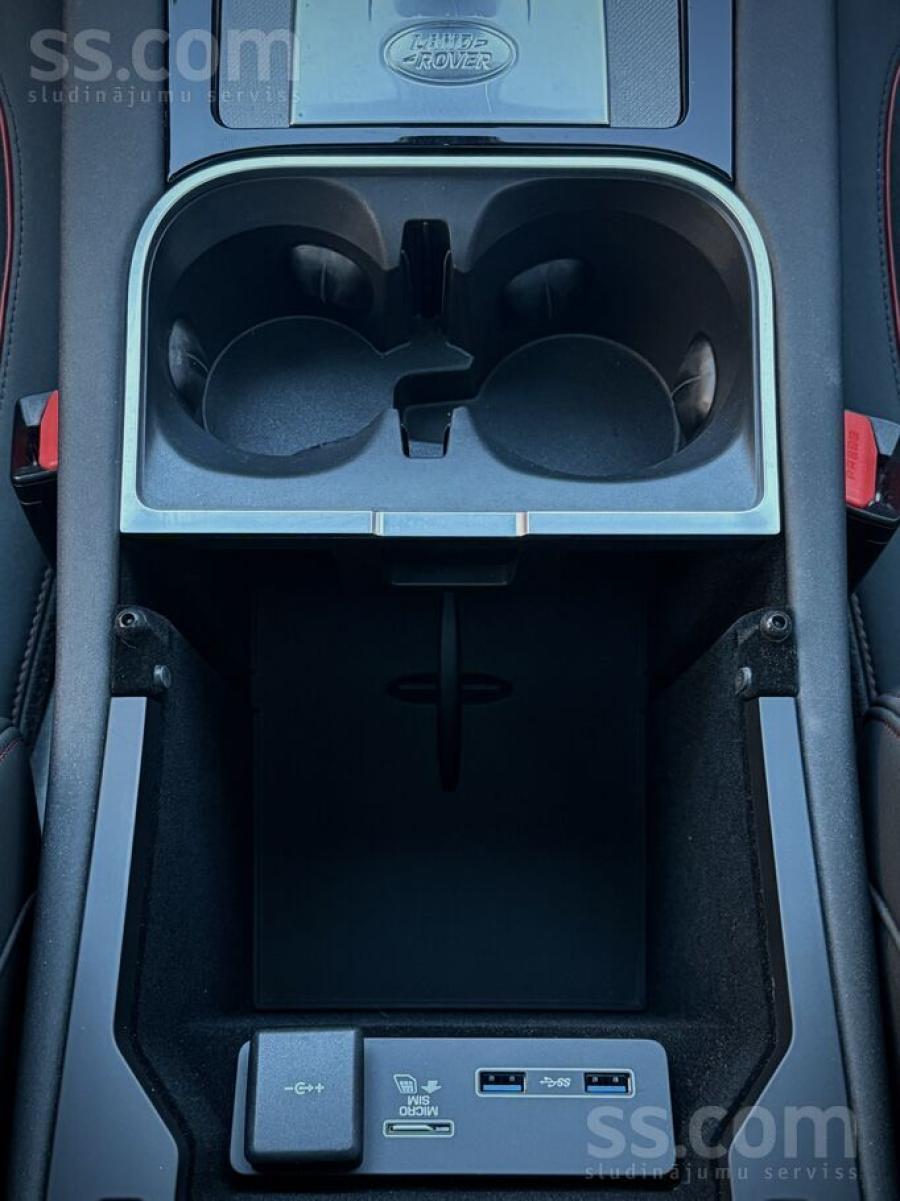 Black Land Rover Discovery Sport 2021 in Riga, with an engine capacity of 2.00 L and mileage of 166 thousand km for 26650 €, photo 22 on AUTOMOTO.COM.LV