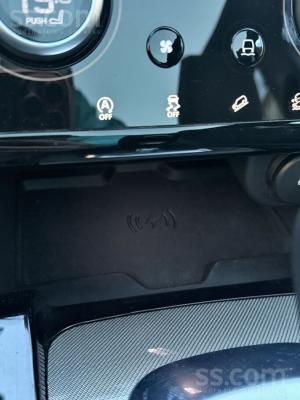 Black Land Rover Discovery Sport 2021 in Riga, with an engine capacity of 2.00 L and mileage of 166 thousand km for 26650 €, photo 24 on AUTOMOTO.COM.LV