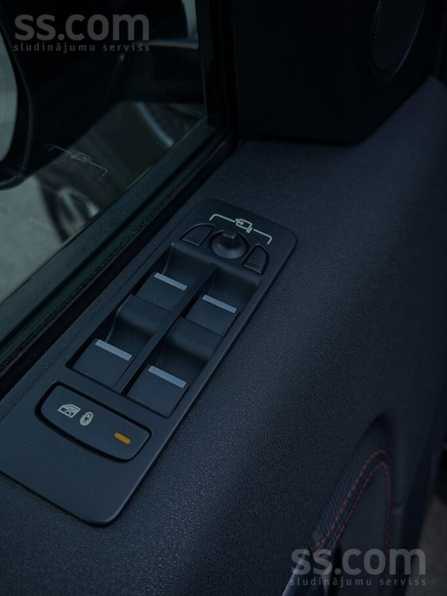 Black Land Rover Discovery Sport 2021 in Riga, with an engine capacity of 2.00 L and mileage of 166 thousand km for 26650 €, photo 25 on AUTOMOTO.COM.LV