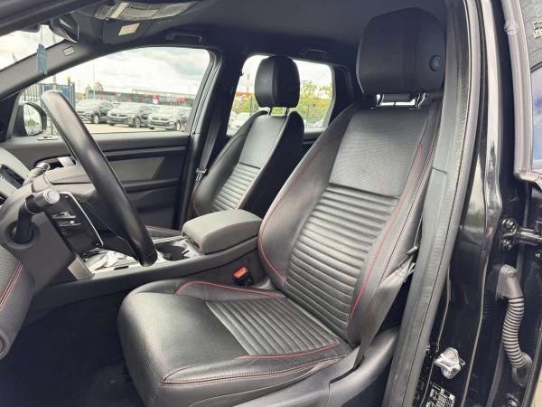 Black Land Rover Discovery Sport 2021 in Kaunas, with an engine capacity of 1.50 L and mileage of 189 thousand km for 23900 €, photo 9 on AUTOMOTO.COM.LV