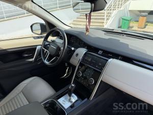 Black Land Rover Discovery Sport 2021 in Riga, with an engine capacity of 2.00 L and mileage of 0 thousand km for 30000 €, photo 9 on AUTOMOTO.COM.LV