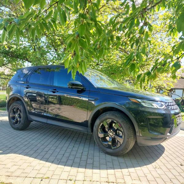 Melns Land Rover Discovery Sport 2021 Alīta, ar dzinēja tilpumu 2.00 L un nobraukumu 20 tūkst. km par 21500 €, foto 5 vietnē AUTOMOTO.COM.LV