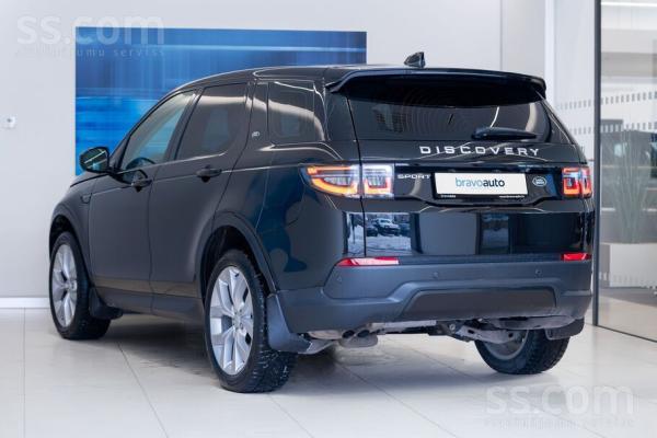 Black Land Rover Discovery Sport 2023 in Riga, with an engine capacity of 2.00 L and mileage of 85 thousand km for 28990 €, photo 4 on AUTOMOTO.COM.LV