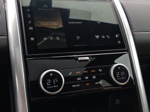 Melns Land Rover Discovery Sport 2025 Klaipėda, ar dzinēja tilpumu 3.00 L un nobraukumu 25 tūkst. km par 73000 €, foto 24 vietnē AUTOMOTO.COM.LV