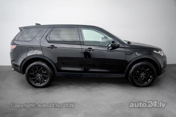 Melns Land Rover Discovery Sport 2017 Tallina, ar dzinēja tilpumu 2.00 L un nobraukumu 228 tūkst. km par 10999 €, foto 4 vietnē AUTOMOTO.COM.LV