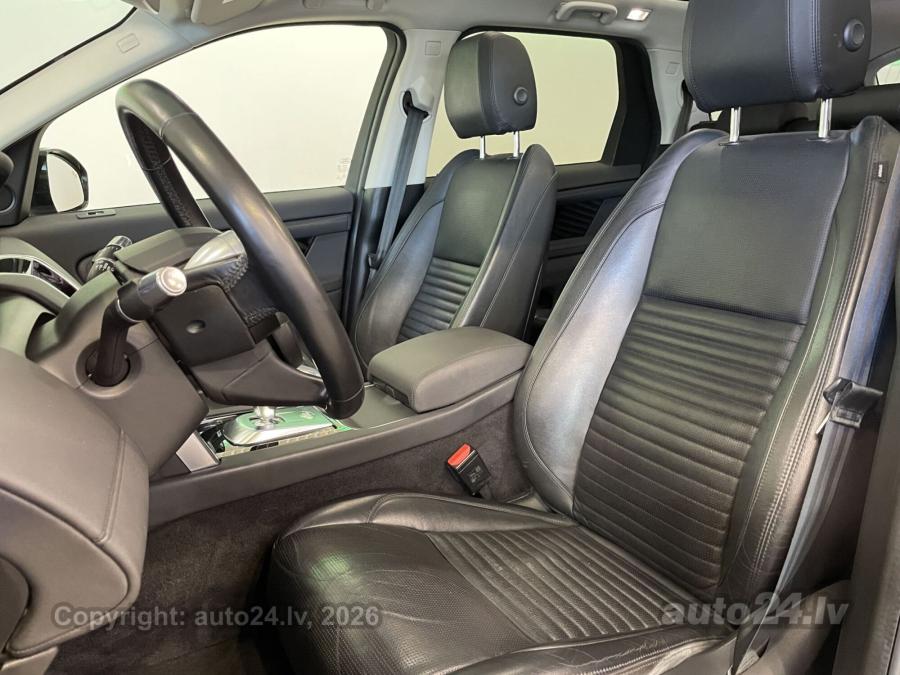 Melns Land Rover Discovery Sport 2020 Tallina, ar dzinēja tilpumu 2.00 L un nobraukumu 180 tūkst. km par 19990 €, foto 5 vietnē AUTOMOTO.COM.LV