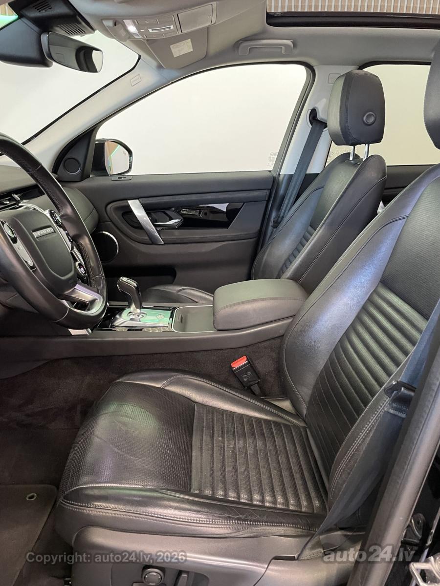 Melns Land Rover Discovery Sport 2020 Tallina, ar dzinēja tilpumu 2.00 L un nobraukumu 180 tūkst. km par 19990 €, foto 6 vietnē AUTOMOTO.COM.LV